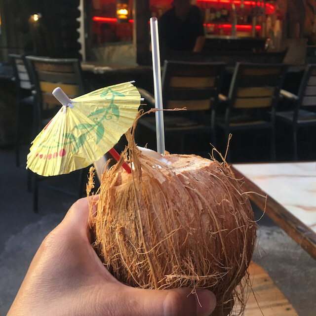 Cuckoo Coconuts Waikiki - ワイキキ/バー | 食べログ