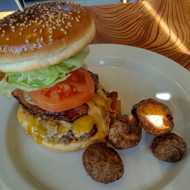 【移転】Overcook Burger Bar （オーバークックバーガーバー） - 大口/ハンバーガー | 食べログ