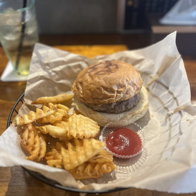 メニュー写真 2ページ目 : Warren’s Place 2.1 Burgers & Beer （ウォーレンズプレイス 2.1 バーガー＆ビアー） - 名護市/ハンバーガー | 食べログ