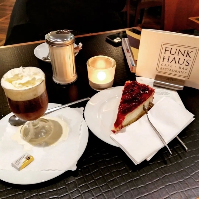 写真 : Funkhaus Cafe Bar Restaurant - ケルン/ドイツ料理 | 食べログ