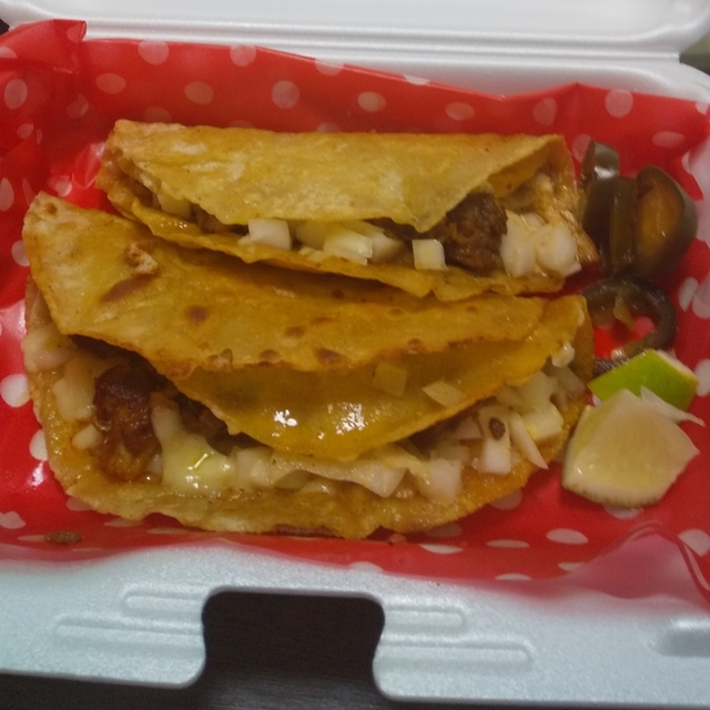 Mis Tacos （ミス タコス） - うるま市/タコス | 食べログ