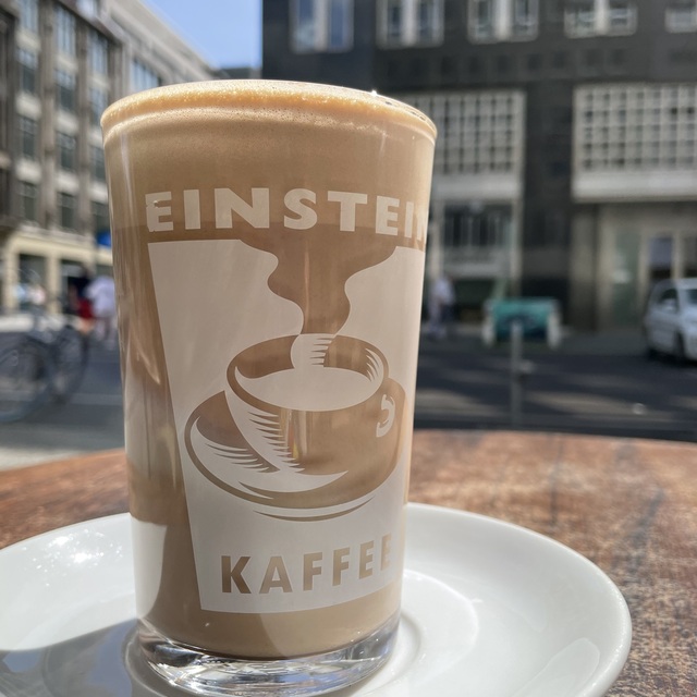 EINSTEIN KAFFEE Stadtmitte Berlin Stadtmitte （Cafe Einstein） - ベルリン/カフェ ...