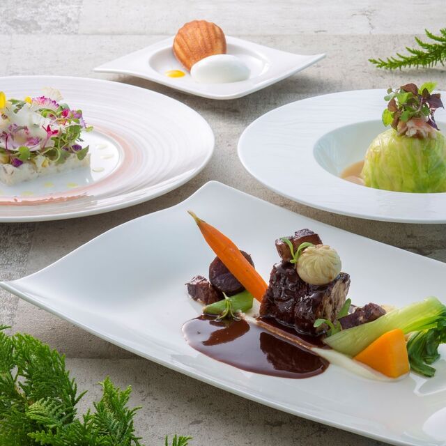 【ランチ】【Menu Trente et Un】メイン2品(魚＆肉)、デザートなど : トランテアン （trente-et-un） - 市民 ...