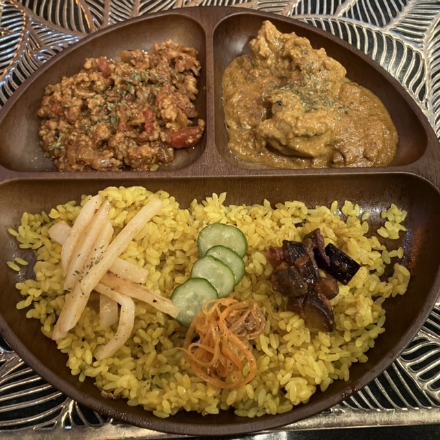 LIVE&BAR 結び （MUSUBI） - 新橋/カレー | 食べログ