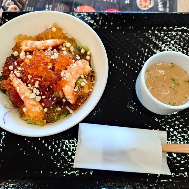 座席 : POKE-YA （ポケヤ） - 岩槻/ハワイ料理 | 食べログ