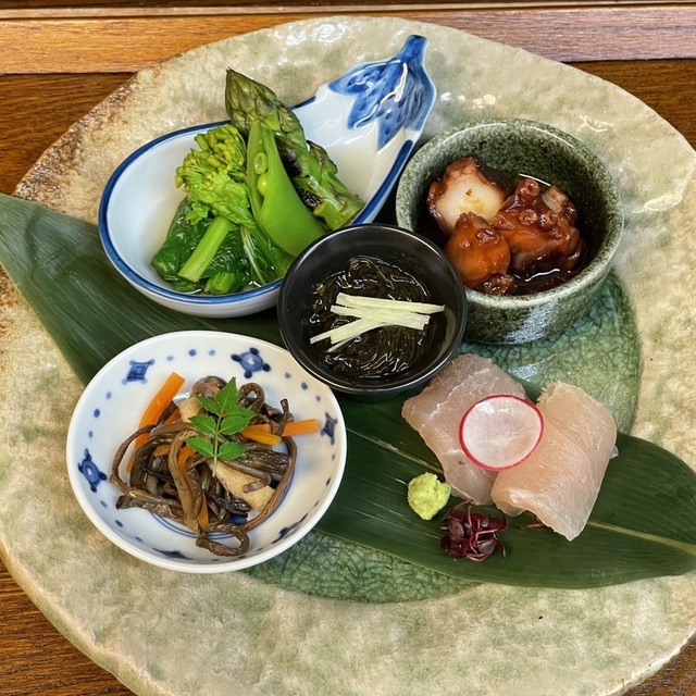 16,500円コース 「高志の紅蟹茶わん蒸し」や「能登 のどぐろ味噌幽庵焼き」「虎ふぐ白子蕎麦」などを堪能※季節により内容が異なります ...