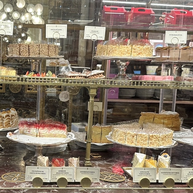 DEMEL Vienna （K.U. K HOFZUCKERBÄCKER CH. DEMEL' S SÖHNE GmbH） - ウィーン ...