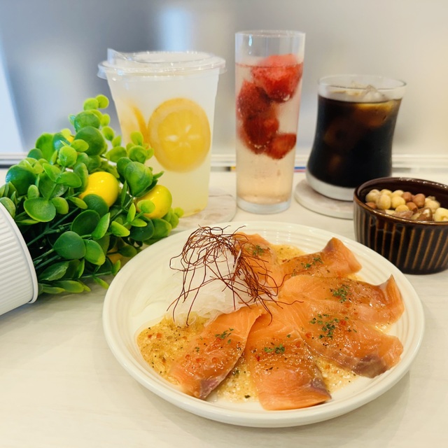 座席 : cafe BLOCK - 本町/カフェ | 食べログ