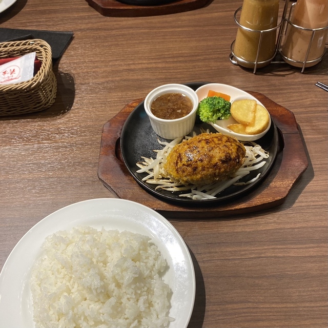 ぎゅう丸 伊都店 （GYUMARU） - 九大学研都市/ハンバーグ | 食べログ