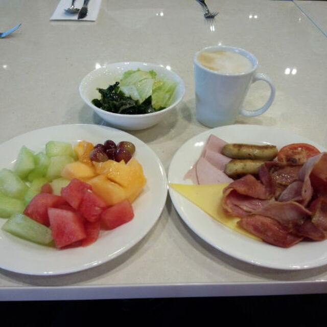 WAVES BUFFET RESTAURANT （Watermark Hotel & Spa Gold Coast） - ブリスベン/洋食 ...