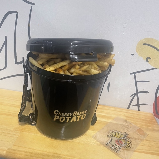 メニュー写真 : CHERRY BEANS POTATO Shimokitazawa （チェリービーンズポテト） - 下北沢/揚げ物 | 食べログ