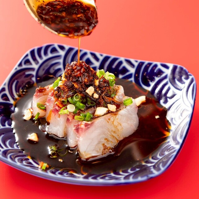 【お手軽！】＜飲み放題120分付きコブタコース＞4,500円 前菜3種に始まり名物の肉刺し、スパイシー油淋鶏などどやみつき料理を気軽に味わえる ...