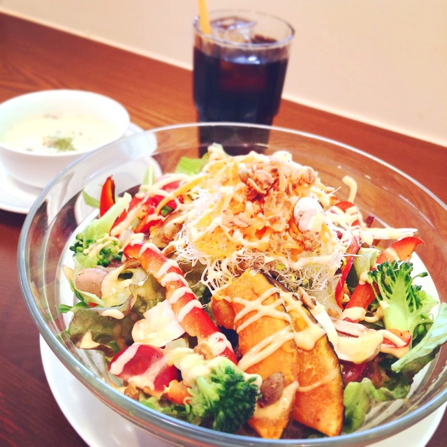 座席 : ビートニックカフェ （beatnik cafe） - 一社/フレンチトースト [食べログ]