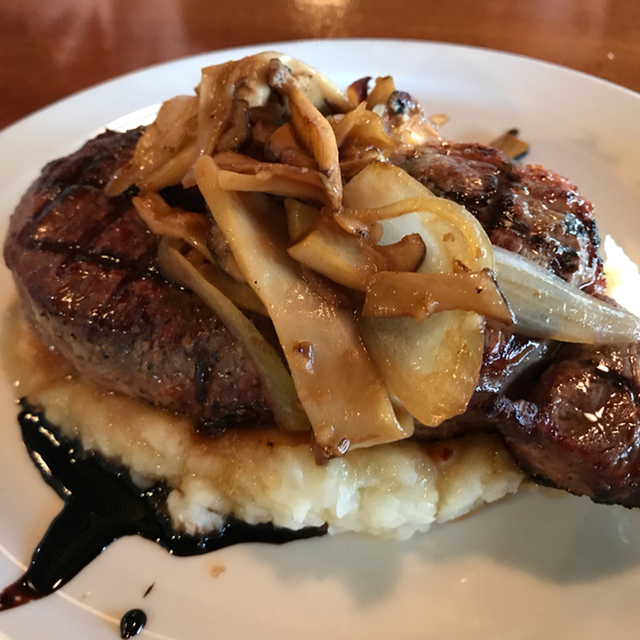 メニュー写真 : The Three Fat Pigs - ワイコロア(ワイコロア・ビレッジ)/ハワイ料理 | 食べログ