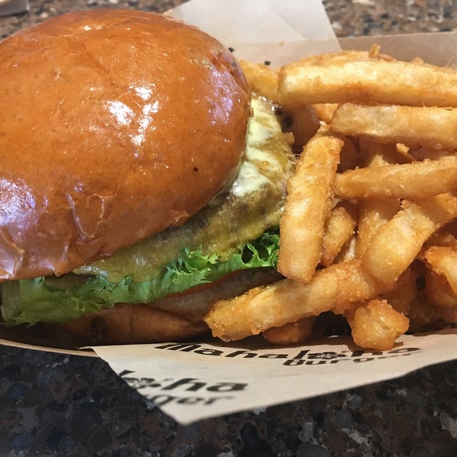 Mahaloha Burger Ala Moana （マハロハ・バーガー） - アラモアナ/ハンバーガー [食べログ]