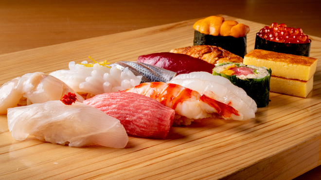 鮨&BAR 不二楼 新丸ビル店 （Sushi & Bar Fujiro） - 東京/寿司/ネット予約可 | 食べログ