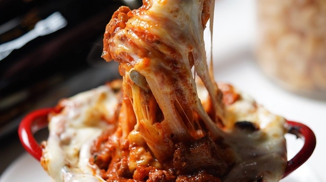 Chicago Pizza & Volcano Pasta Meat & Cheese Forne Reservation - Naka ...