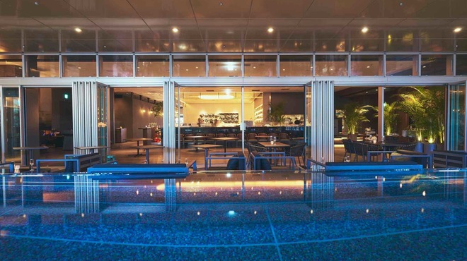 Poolside Restaurant WaterHole 新宿歌舞伎町タワー - 西武新宿/居酒屋/ネット予約可 | 食べログ