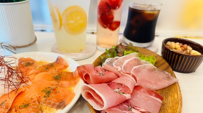 cafe BLOCKのご予約 - 本町/カフェ | 食べログ