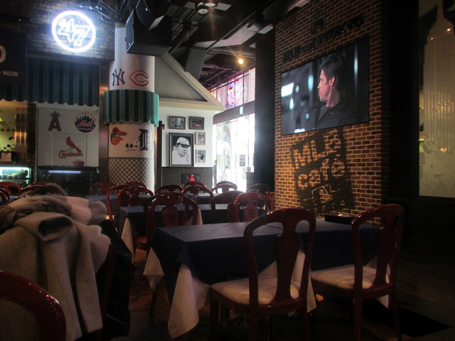 内観写真 : MLB cafe TOKYO 東京ドームシティ店 （エムエルビーカフェトウキョウ） - 水道橋/アメリカ料理 | 食べログ