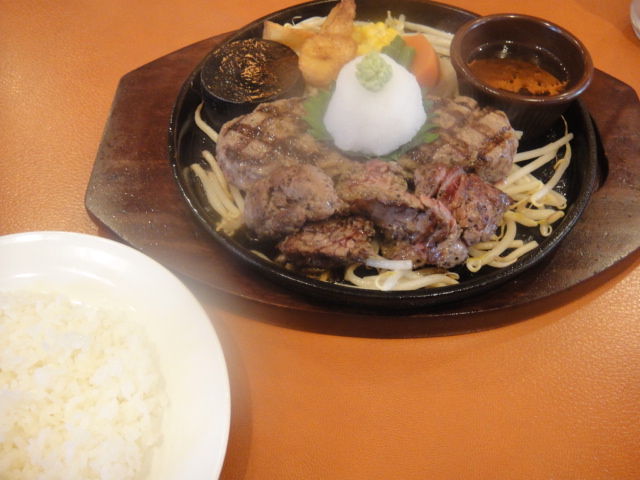 『大好きな生でも食べられる弾力ハンバーグ、千葉市の支店には高橋さんの笑顔のサービスがありませんでした。』by loosetie : カウベル ...