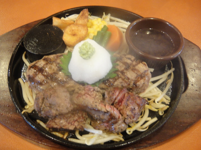 『大好きな生でも食べられる弾力ハンバーグ、千葉市の支店には高橋さんの笑顔のサービスがありませんでした。』by loosetie : カウベル ...