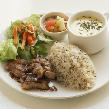 ランチメニュー : カフェ ド ナイキ （Cafe de Naiki） - 丸太町（京都市営）/カフェ | 食べログ