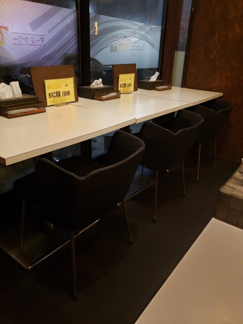 内観写真 : ひげ男爵 （ヒゲダンシャク） - バスセンター前/スープカレー | 食べログ