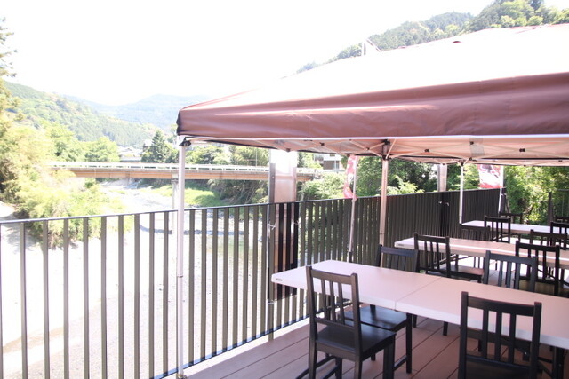 座席 : Cafe Restaurant KANAU （カフェ レストラン カナウ） - 五条/カフェ | 食べログ