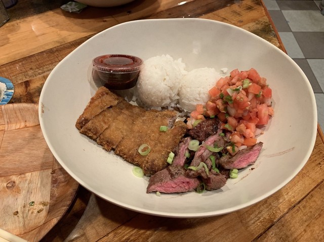 Umeke's Fishmarket Bar & Grill (ウメケ・フィッシュ Umeke's Fishmarket Bar & Grill (ウメケ・フィッシュ