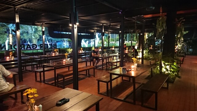 Beer Garden SCBD （ビアガーデン） - ジャカルタ/バー | 食べログ