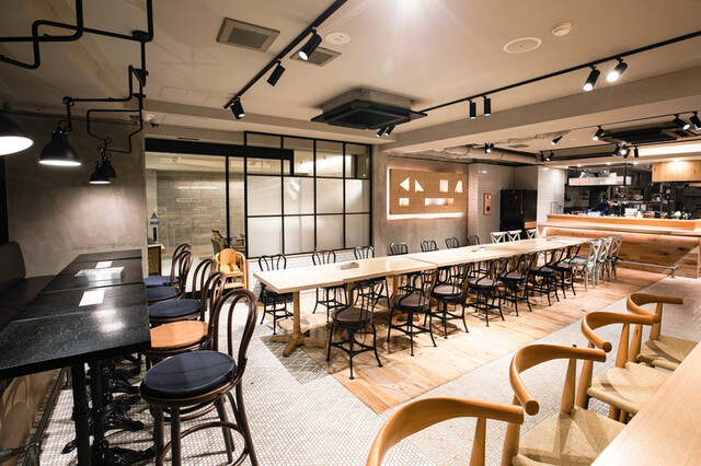 座席 : Cafe Apartment 183 （Cafe Apartment 183） - 祖師ケ谷大蔵/カフェ | 食べログ