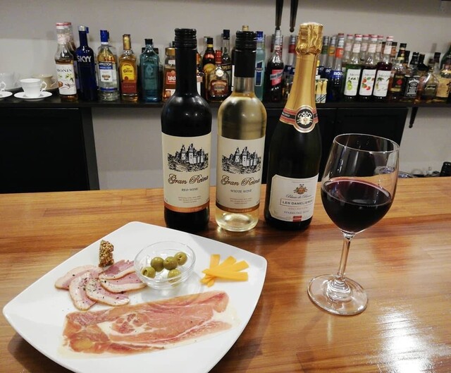 Cafe & Bar This way - 天神南/ダイニングバー | 食べログ