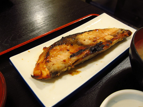 ランチ】 ワンコインよりちょっと高め ぶりの西京焼定食』by Pochi Pochi : もみじ - 新日本橋/食堂 [食べログ]