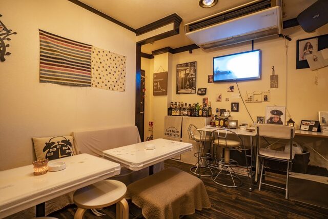 座席 : DEPO-ZITTO&cafe dedepo （DEPO-ZITTO&cafe'dedepo） - 山形/バル | 食べログ