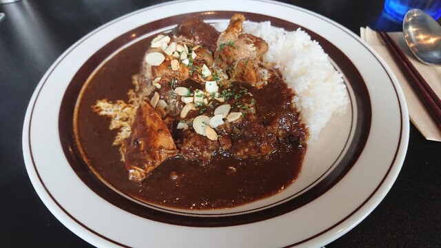 写真 : woof curry （ウーフ カレー） - 長谷/欧風カレー [食べログ]