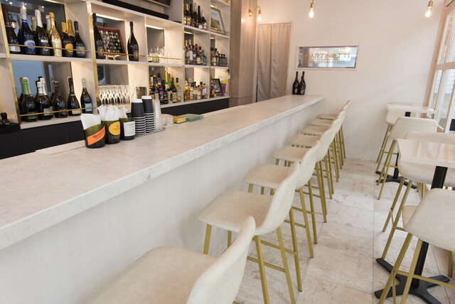 座席 : MARTINOTTI Prosecco Bar&Caffe （MARTINOTTI Prosecco Bar&Caffè） - 馬喰 ...