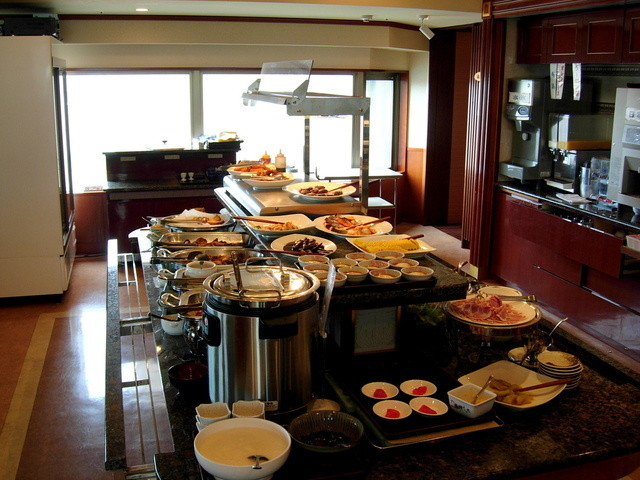 幣舞橋を見下ろせる展望レストラン。笑顔のスタッフさんも魅力です。』by zin : レストラン萄々花 - 釧路/ビュッフェ [食べログ]