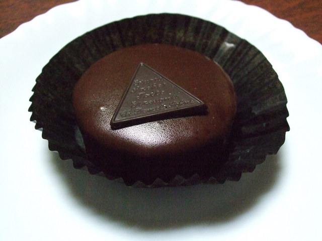 『憧れのザッハトルテ！おそろしぃ～』by takujirou2004 : デメル 高島屋横浜店 （DEMEL） - 横浜/チョコレート [食べログ]
