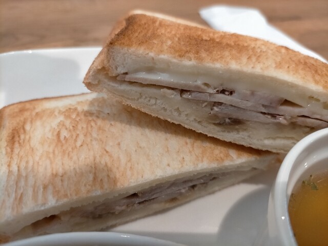 CHILT - 自由が丘/カフェ [食べログ]