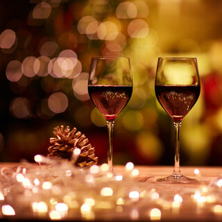 【Xmas2025】12/24・25日限定のクリスマスプラン、スパークリング含む2時間飲み放題！スパイシー×ハーブの本格タイ料理でMMの聖夜を満喫 : エムエム タイ （MM THAI ...