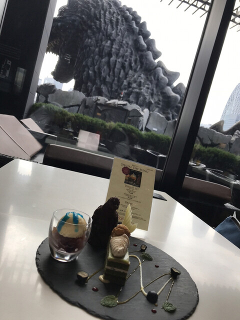 『ゴジラヘッドが印象的なカフェ』by taketan11 : GRACERY LOUNGE ホテルグレイスリー新宿店 （【旧店名】ボン ...