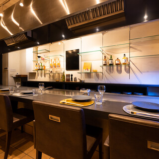 座席 : 鉄板工房 Panyo - 大阪難波/鉄板焼き | 食べログ