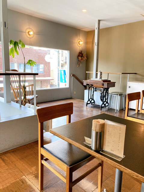 内観写真 : woof curry （ウーフ カレー） - 長谷/カレー | 食べログ