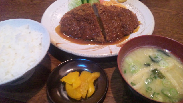 『追加料金払います もっとソースを！』by 酸辣湯麺 : 大富士 - 亀井/とんかつ [食べログ]