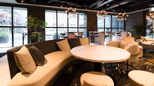 座席 : CAFE itutu （カフェ イツツ） - 本町/カフェ | 食べログ