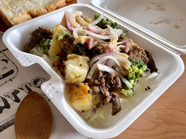 MATTO food truck - 北谷町/サンドイッチ | 食べログ