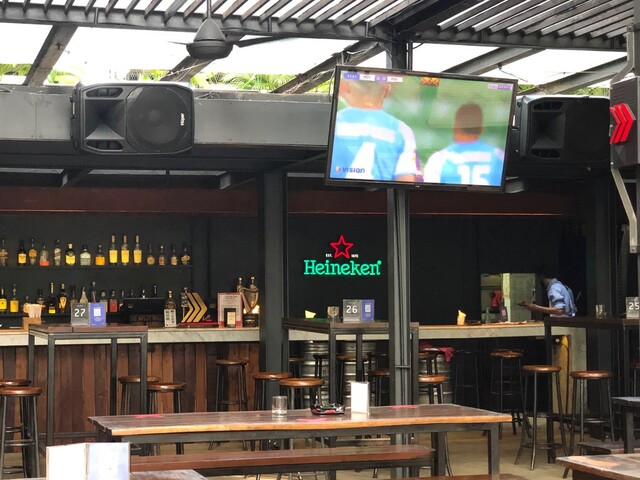 Beer Garden SCBD （ビアガーデン） - ジャカルタ/バー | 食べログ