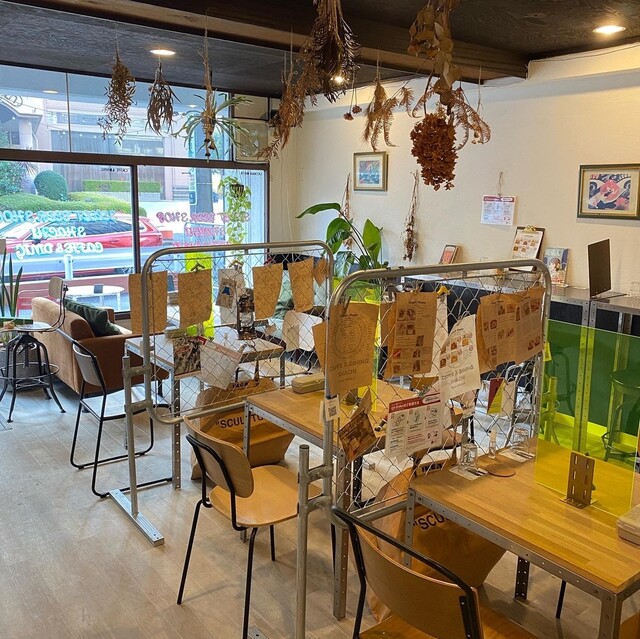 座席 : カフェ & ダイニング シャチ （CAFFE & DINING SHACHI） - 大宮/カフェ | 食べログ