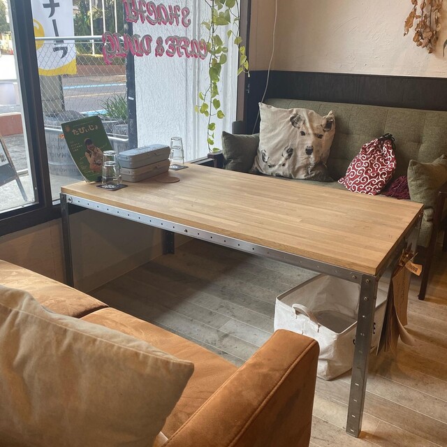 座席 : カフェ & ダイニング シャチ （CAFFE & DINING SHACHI） - 大宮/カフェ | 食べログ